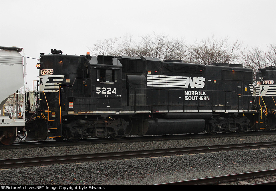 NS GP38-2 #5224 on YPCA-25